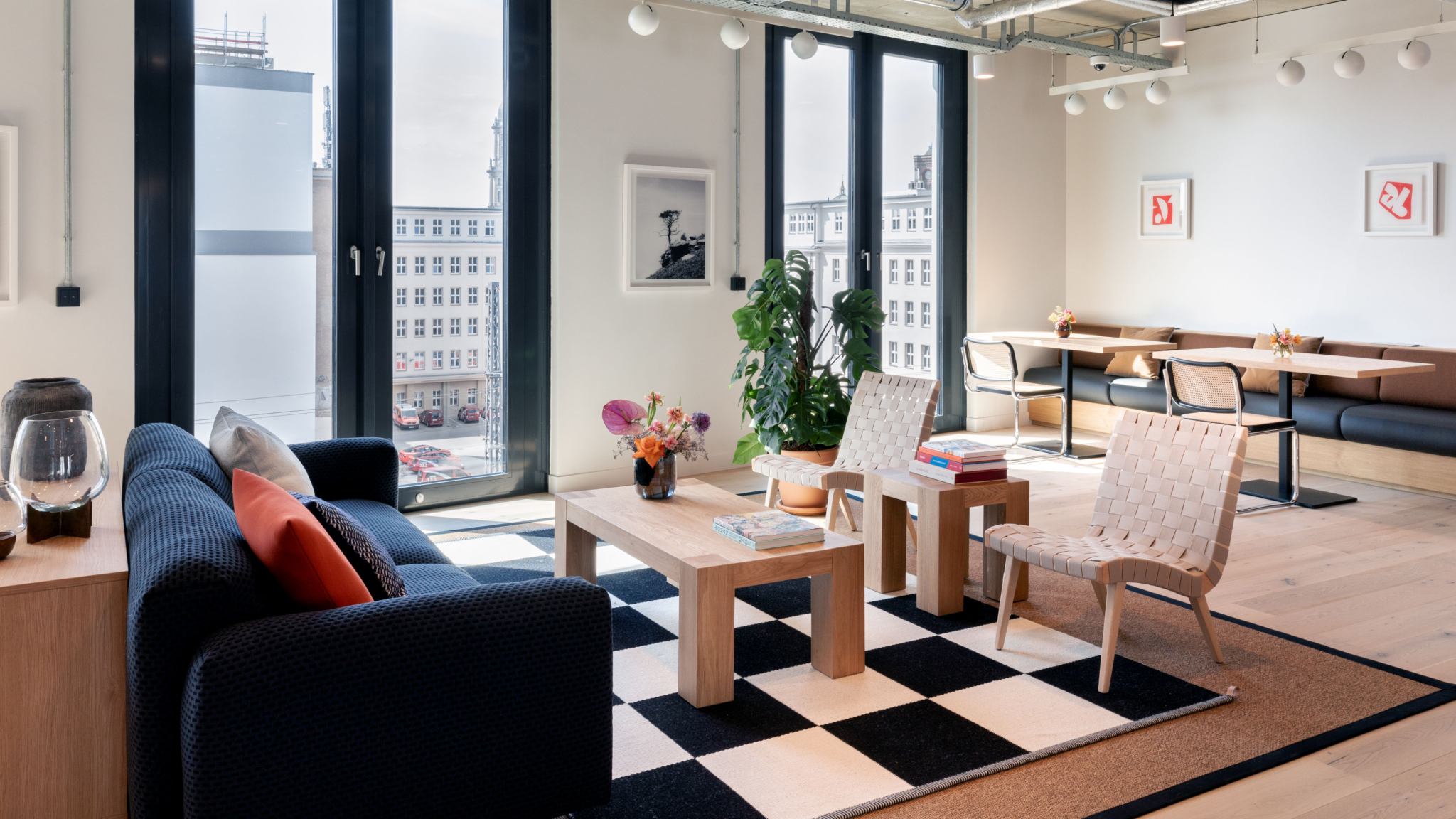 A concrete workspace with soaring windows in Berlin - Ideas (en-GB)