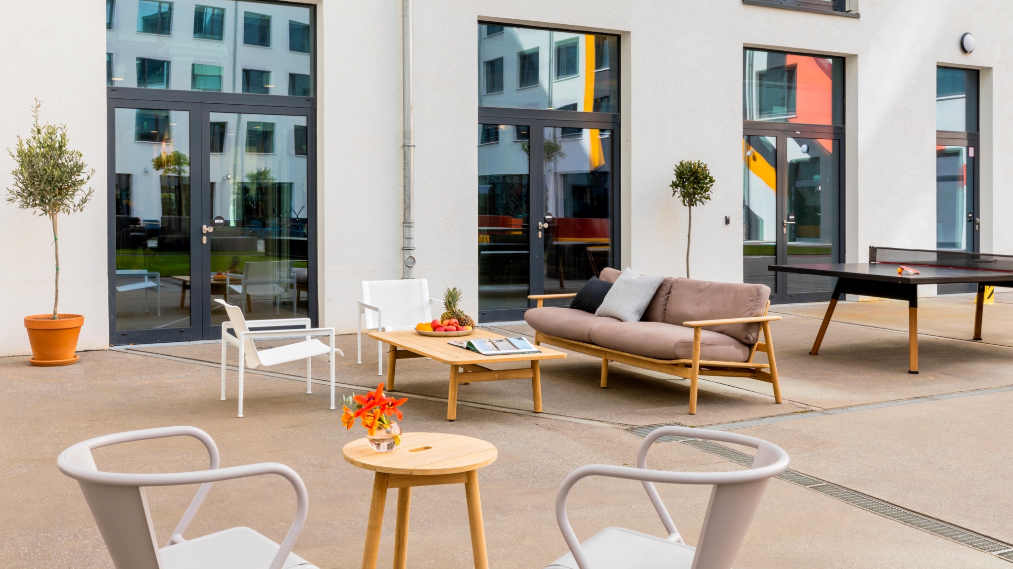 A concrete workspace with soaring windows in Berlin - Ideas (en-GB)