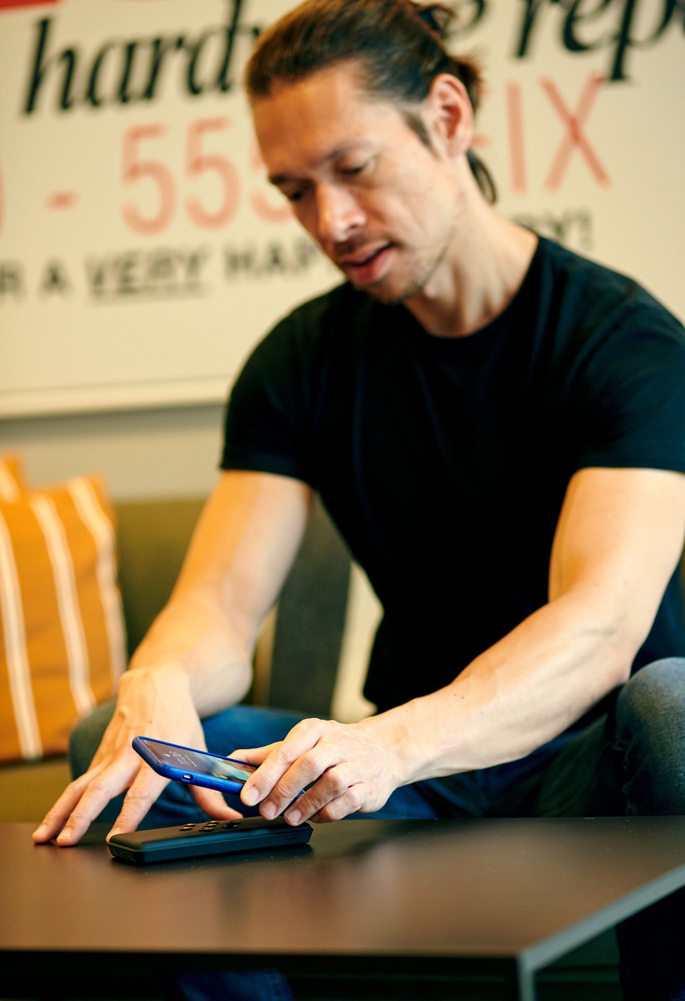 The smartphone whisperer who invented a portable wireless charger