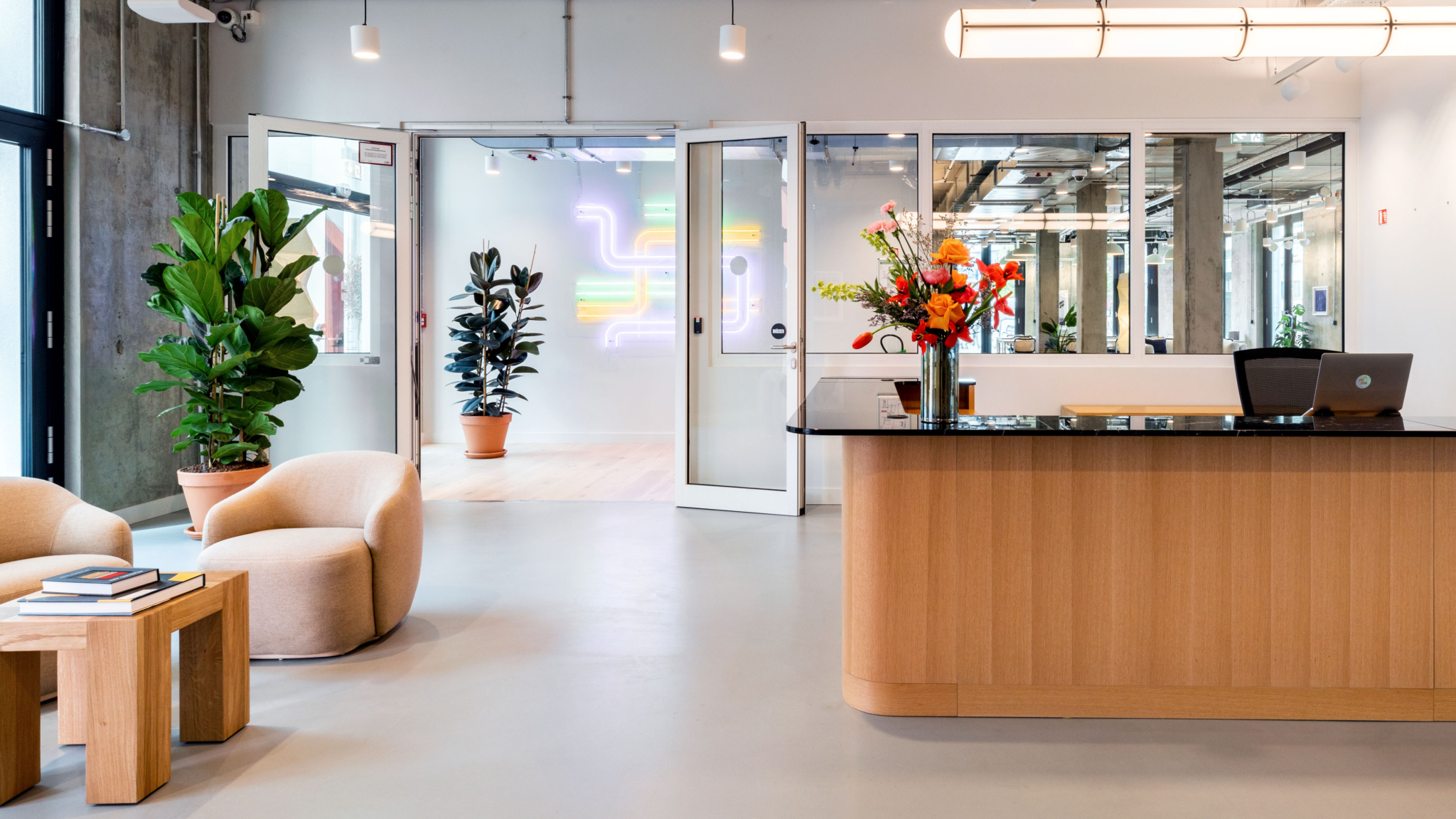 A concrete workspace with soaring windows in Berlin